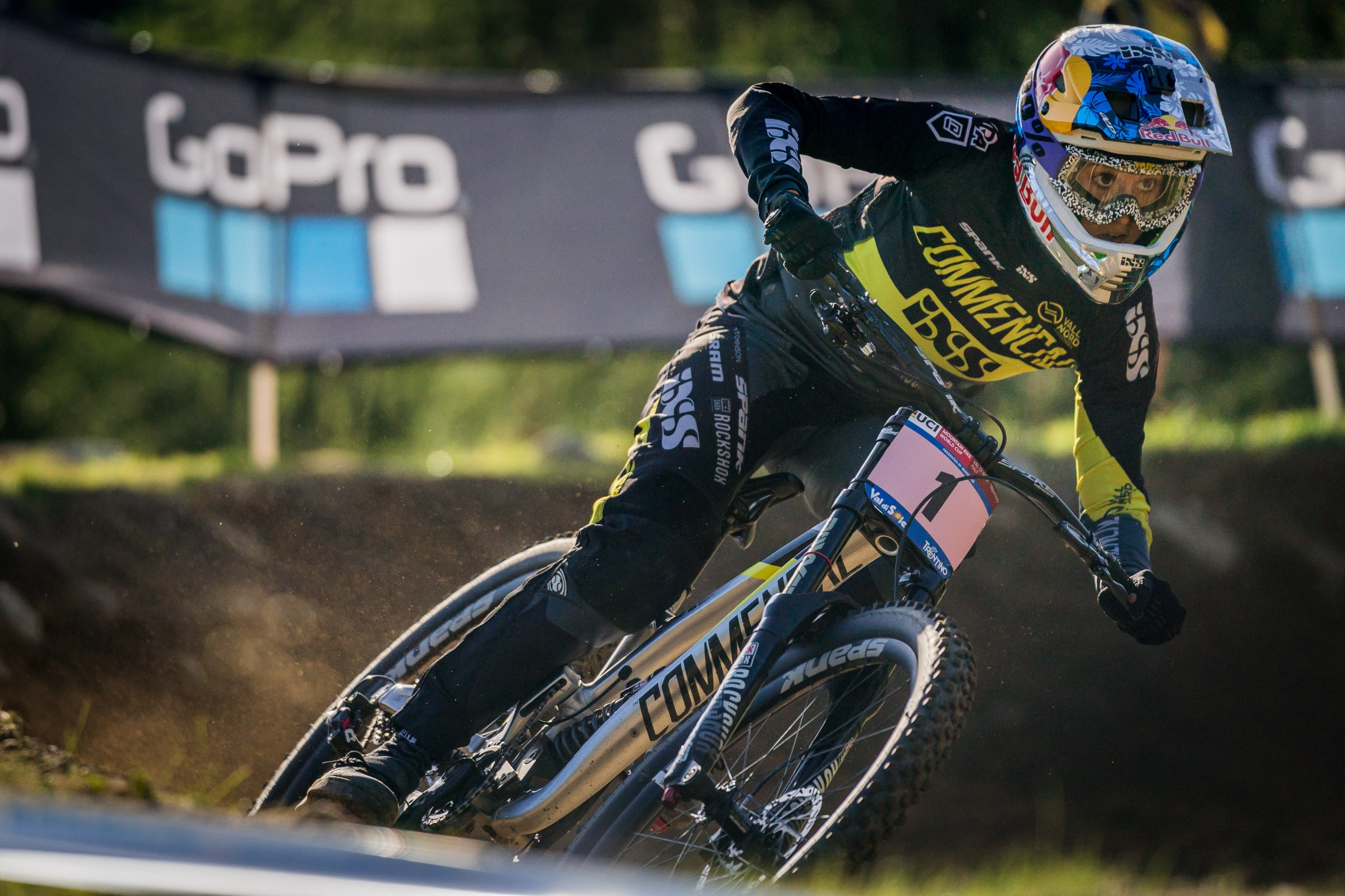 COMMENCAL NEWS VIDEO-The-Inside-Line-COMMENCAL-Vallnord-DH-Team
