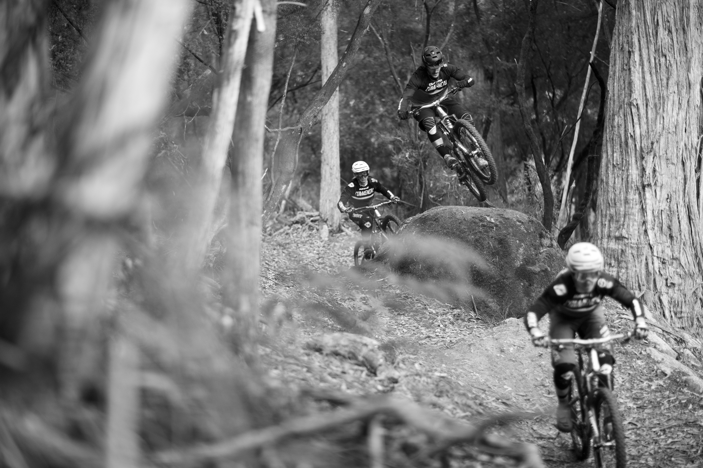 COMMENCAL NEWS New-Rider-Sponsors-for-the-COMMENCAL-VALLNORD-Enduro-Team